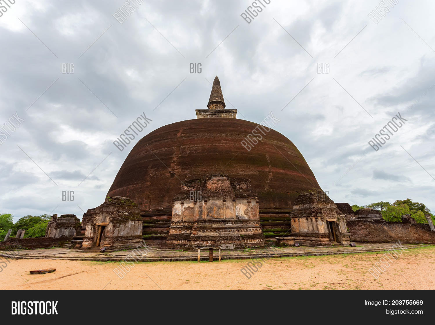 Rankoth Vehera Golden Image & Photo (Free Trial) | Bigstock