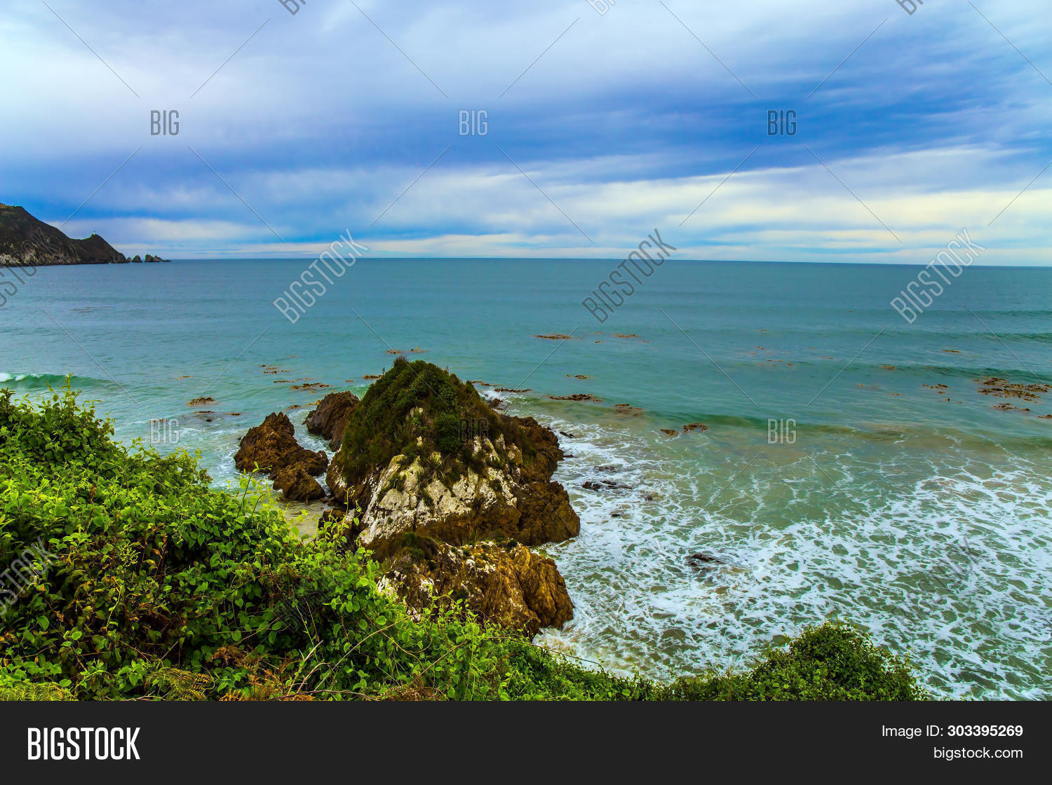 Scenic Cannibal Bay. Image & Photo (Free Trial) | Bigstock