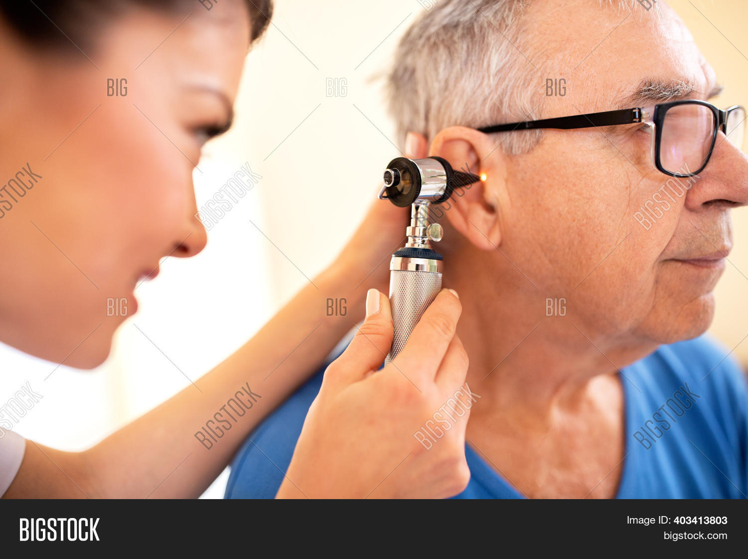 Doctor Using Otoscope Image & Photo (Free Trial) | Bigstock
