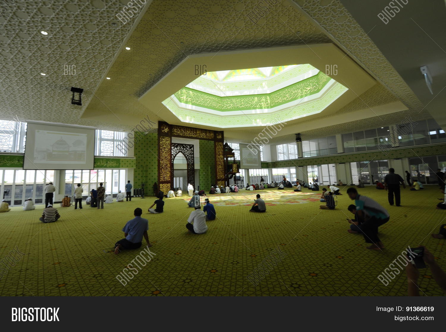 Masjid Raja Haji Fi Image & Photo (Free Trial) | Bigstock