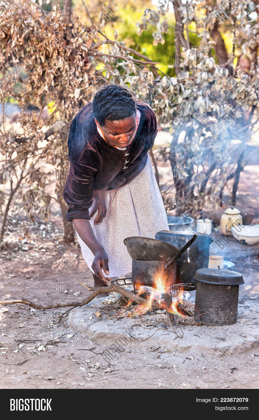African Woman Cooking Image & Photo (Free Trial) | Bigstock