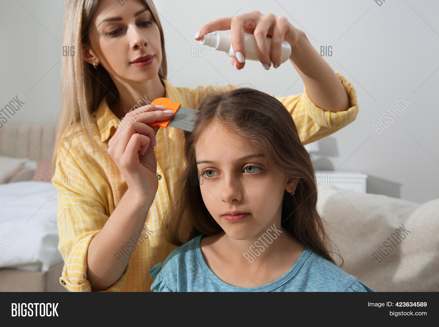 Mother Using Nit Comb Image & Photo (Free Trial) | Bigstock