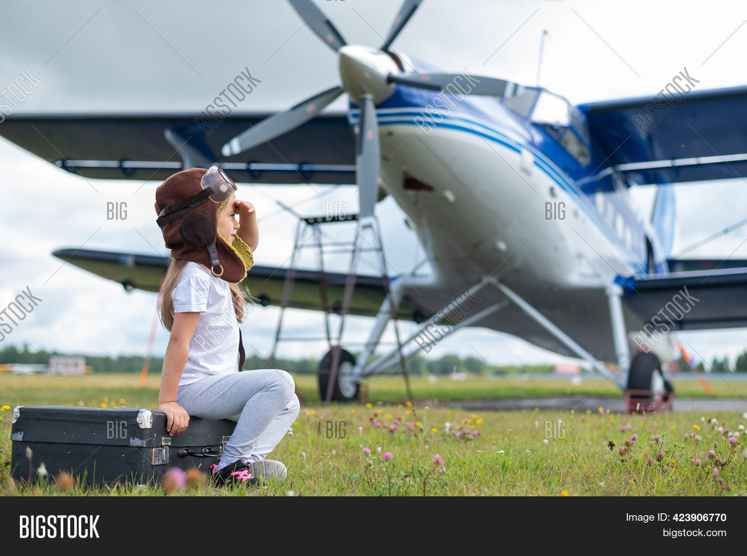 Little Girl Pilots Image & Photo (Free Trial) | Bigstock