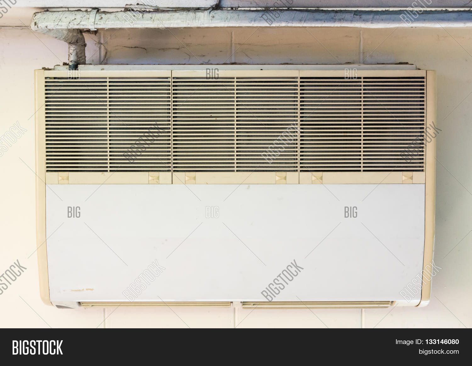 Old Air Conditioner Image & Photo (Free Trial) | Bigstock