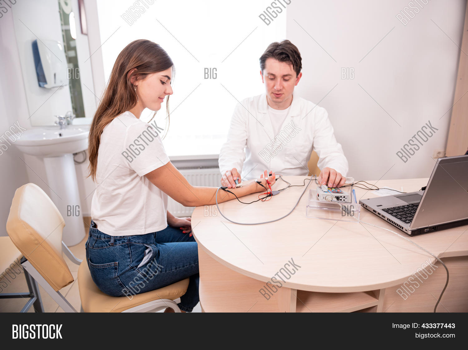 Patient Nerves Testing Image & Photo (Free Trial) | Bigstock