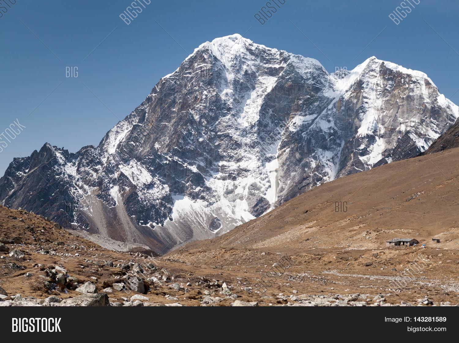 Summit Mt. Lobuche Image & Photo (Free Trial) | Bigstock