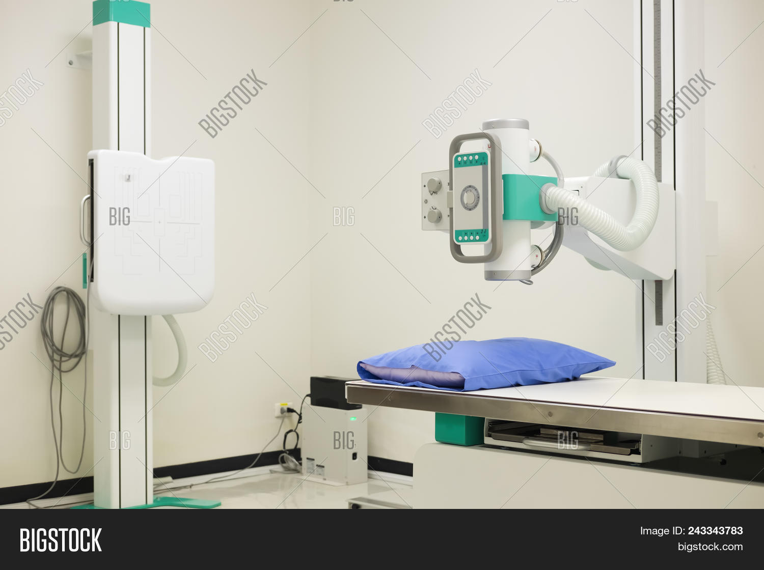 X-ray Machine Hospital Image & Photo (Free Trial) | Bigstock