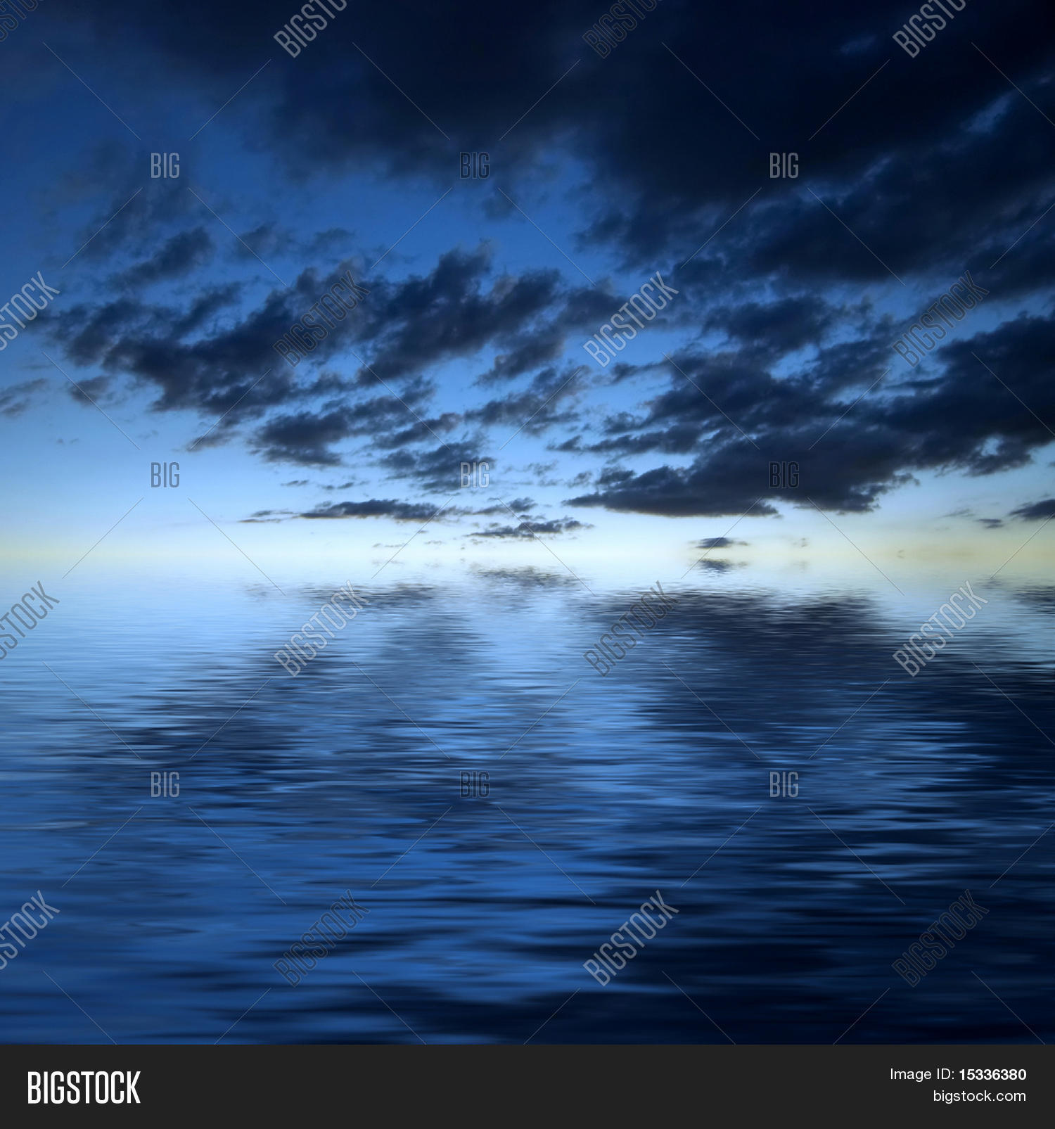 Imagen y foto Nubes Oscuras Dram (prueba gratis) | Bigstock