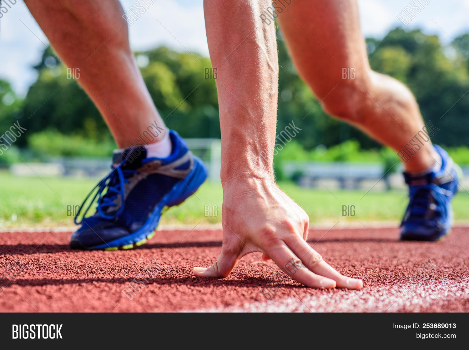 Runner Ready Go Close Image & Photo (Free Trial) | Bigstock