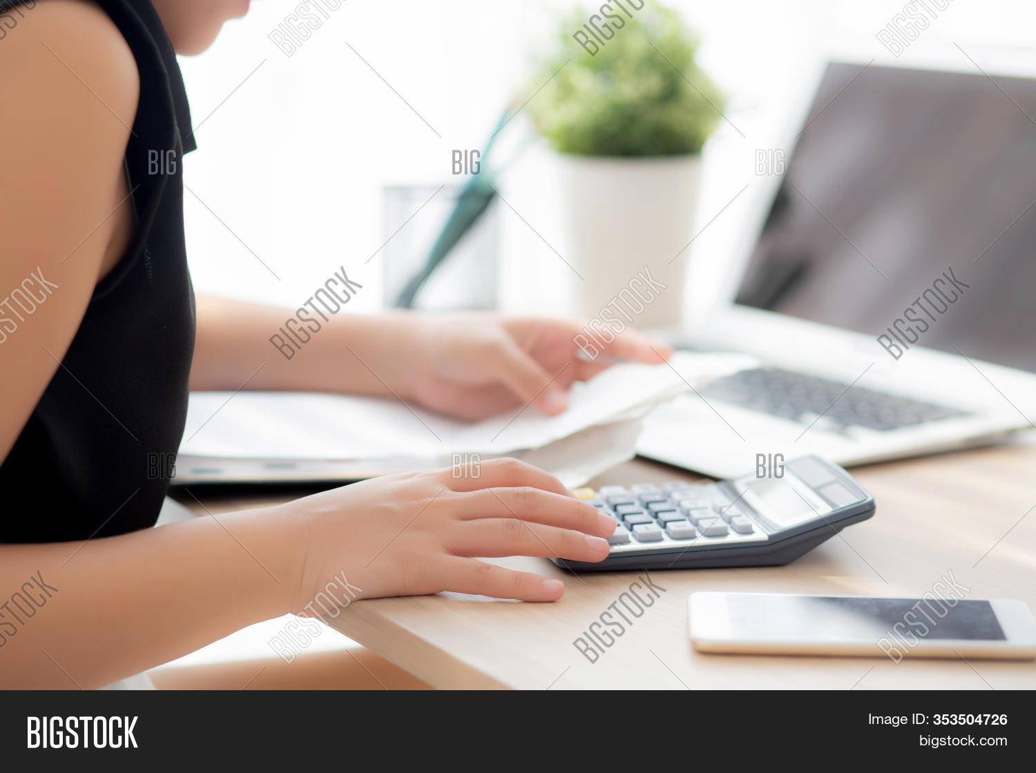 Closeup Hand Woman Image & Photo (Free Trial) | Bigstock