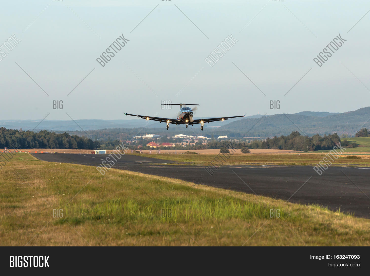 Single Turboprop Image & Photo (Free Trial) | Bigstock
