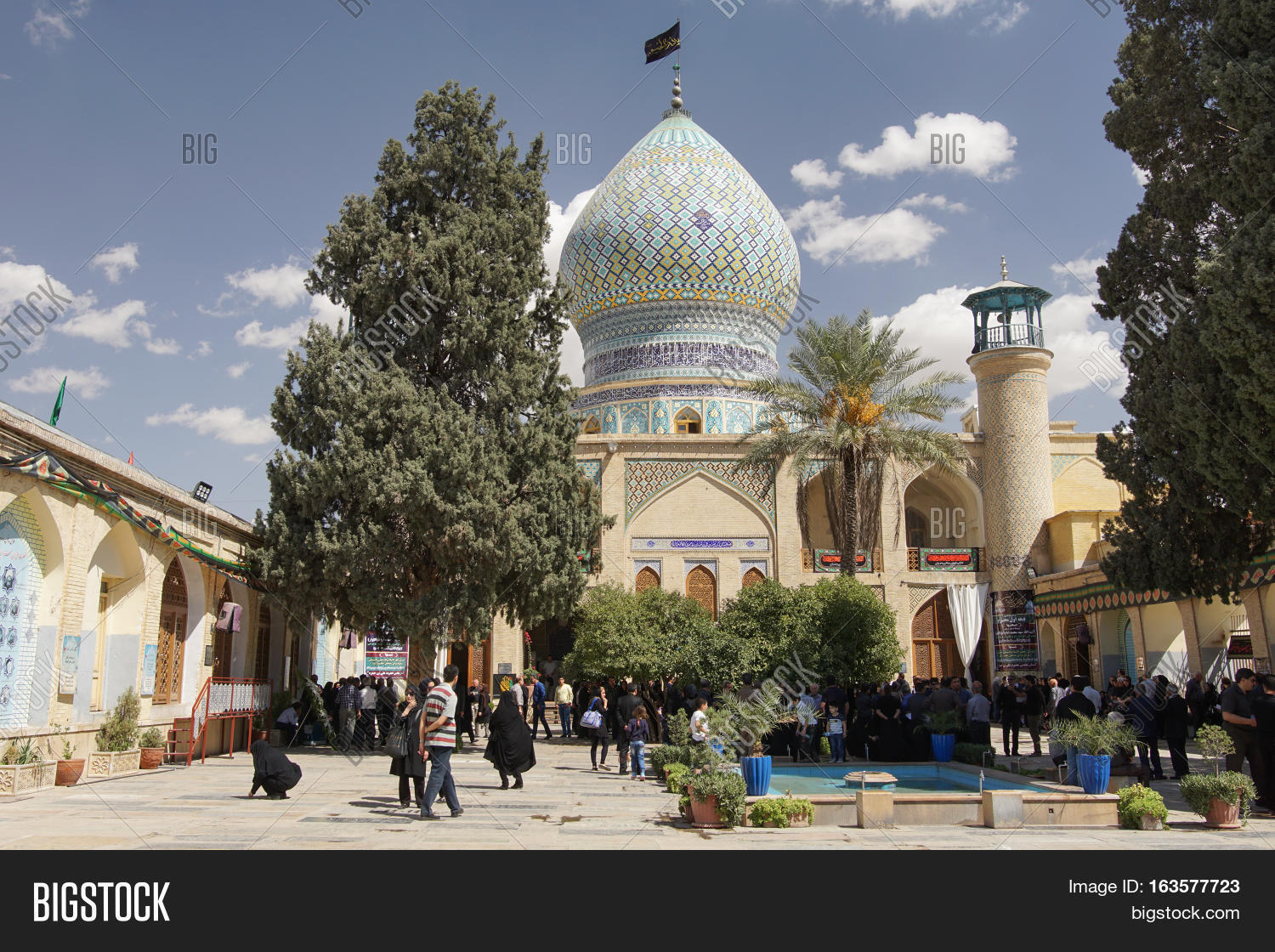 SHIRAZ, IRAN - OCTOBER Image & Photo (Free Trial) | Bigstock