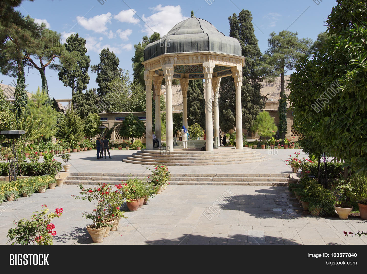 SHIRAZ, IRAN - OCTOBER Image & Photo (Free Trial) | Bigstock