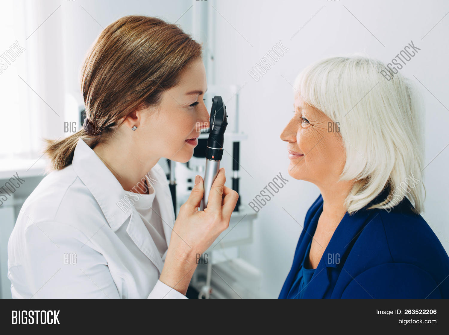 Doctor Optometrist Image & Photo (Free Trial) | Bigstock