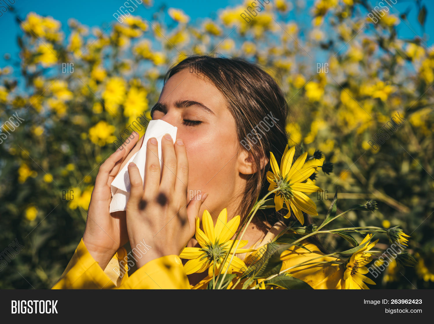 Young Girl Sneezing Image & Photo (Free Trial) | Bigstock