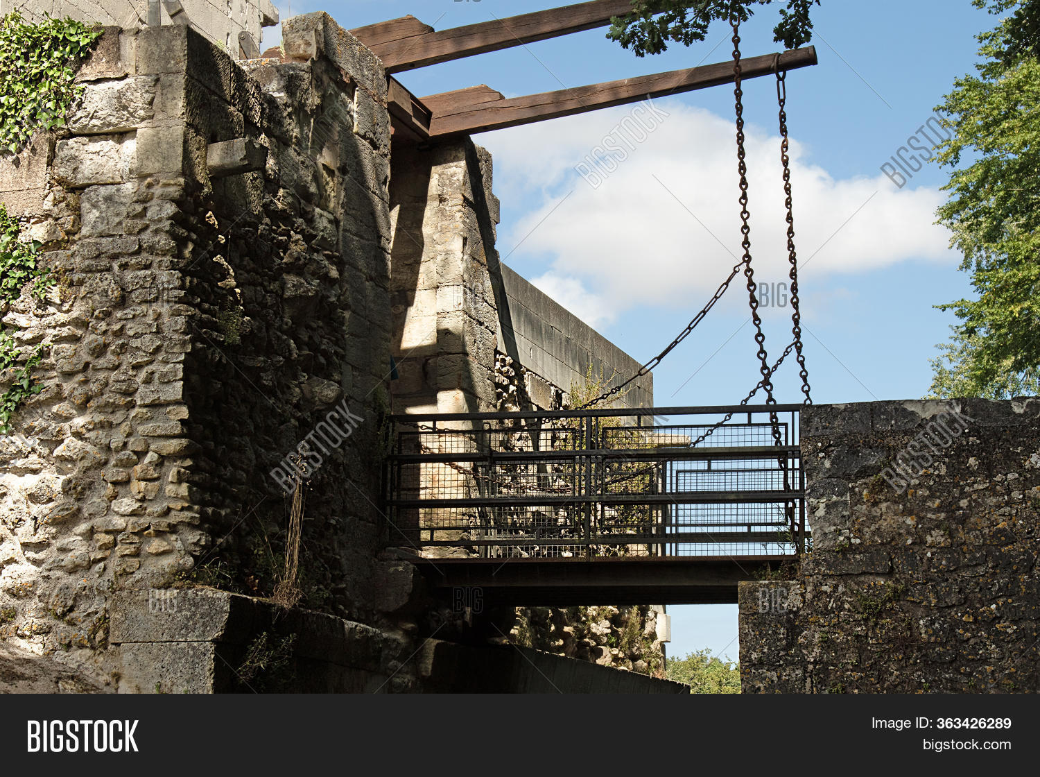 Ancient Drawbridge Image & Photo (Free Trial) | Bigstock
