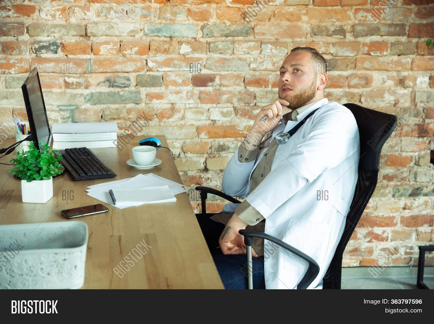 Doctor Consulting Image & Photo (Free Trial) | Bigstock