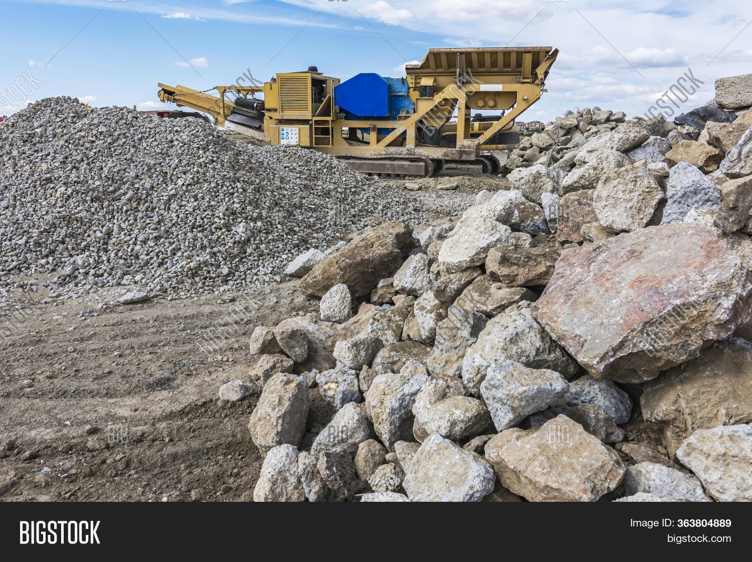 Heavy Mobile Machinery Image & Photo (Free Trial) | Bigstock