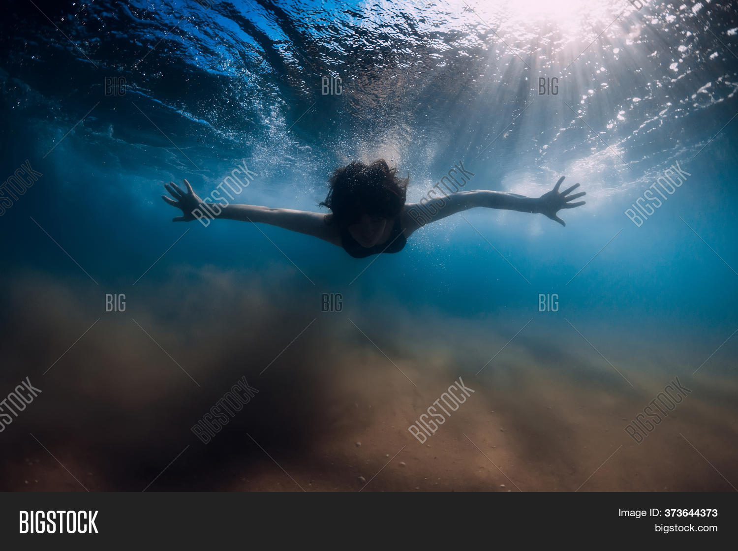 Woman Dive Without Image & Photo (Free Trial) | Bigstock