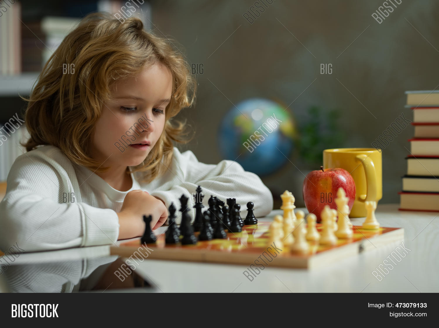 Little Kid Play Chess Image & Photo (Free Trial) | Bigstock