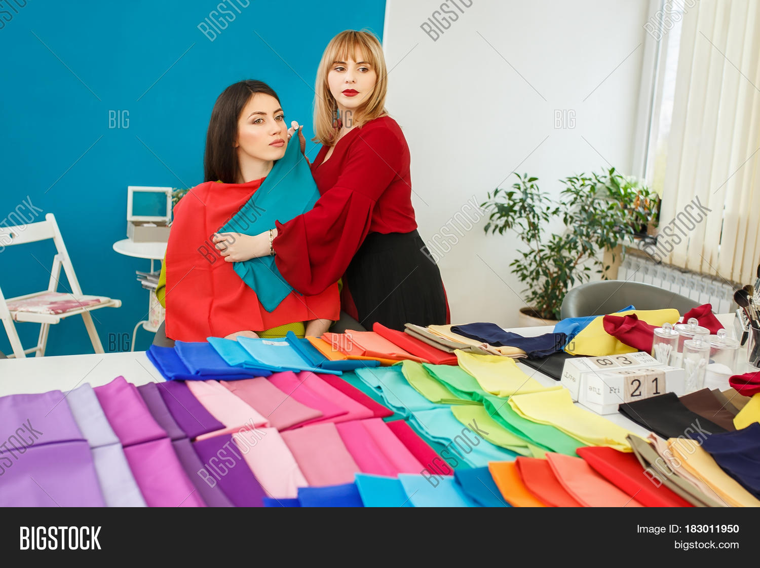 Stylist Doing Color Image & Photo (Free Trial) | Bigstock