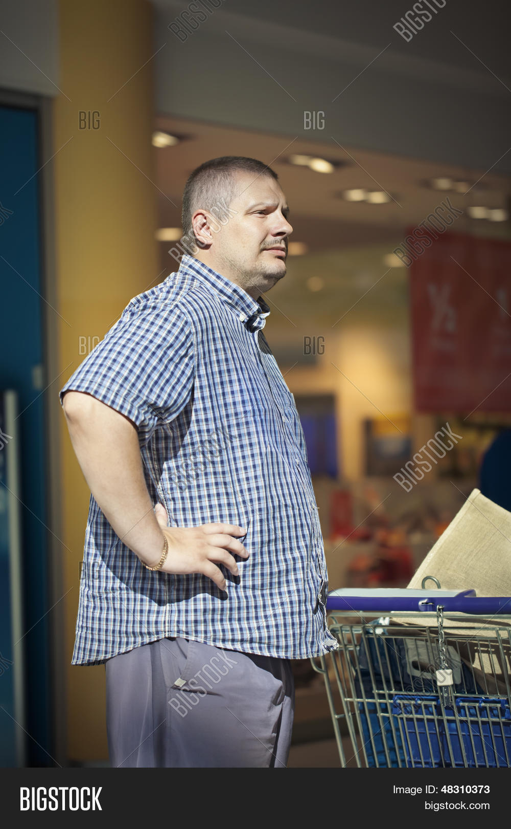 Man Store Trolley Image & Photo (Free Trial) | Bigstock
