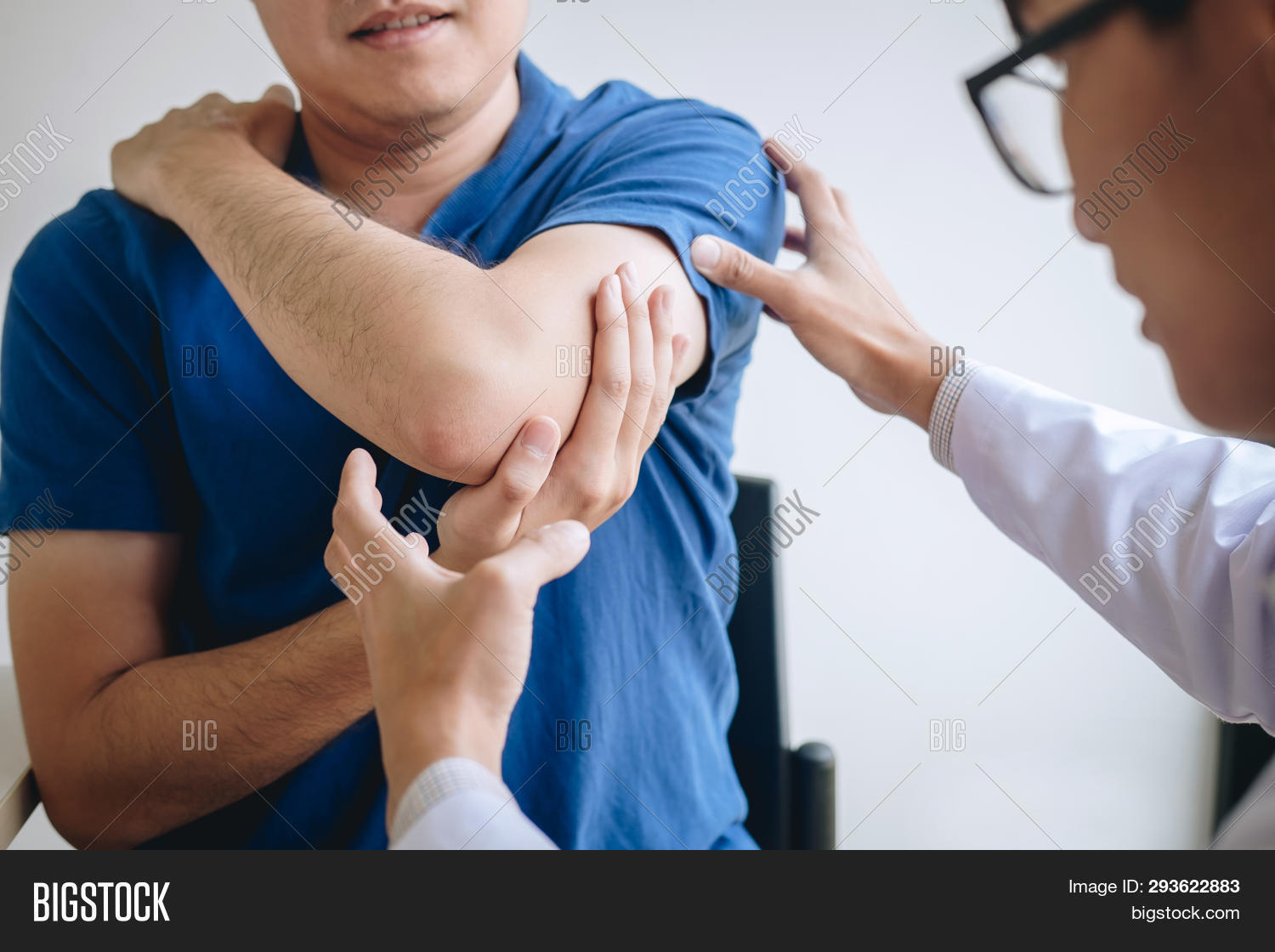 Doctor Physiotherapist Image & Photo (Free Trial) | Bigstock