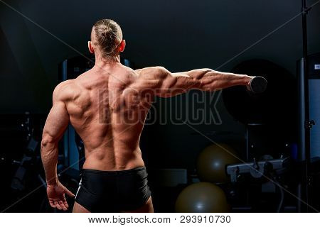 Imagen y foto Athletic Man Posing (prueba gratis) | Bigstock