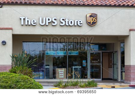 Ups Store Exterior Image & Photo (Free Trial) | Bigstock