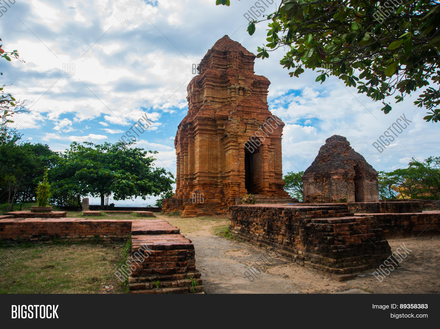 Thap Poshanu Towers Image & Photo (Free Trial) | Bigstock