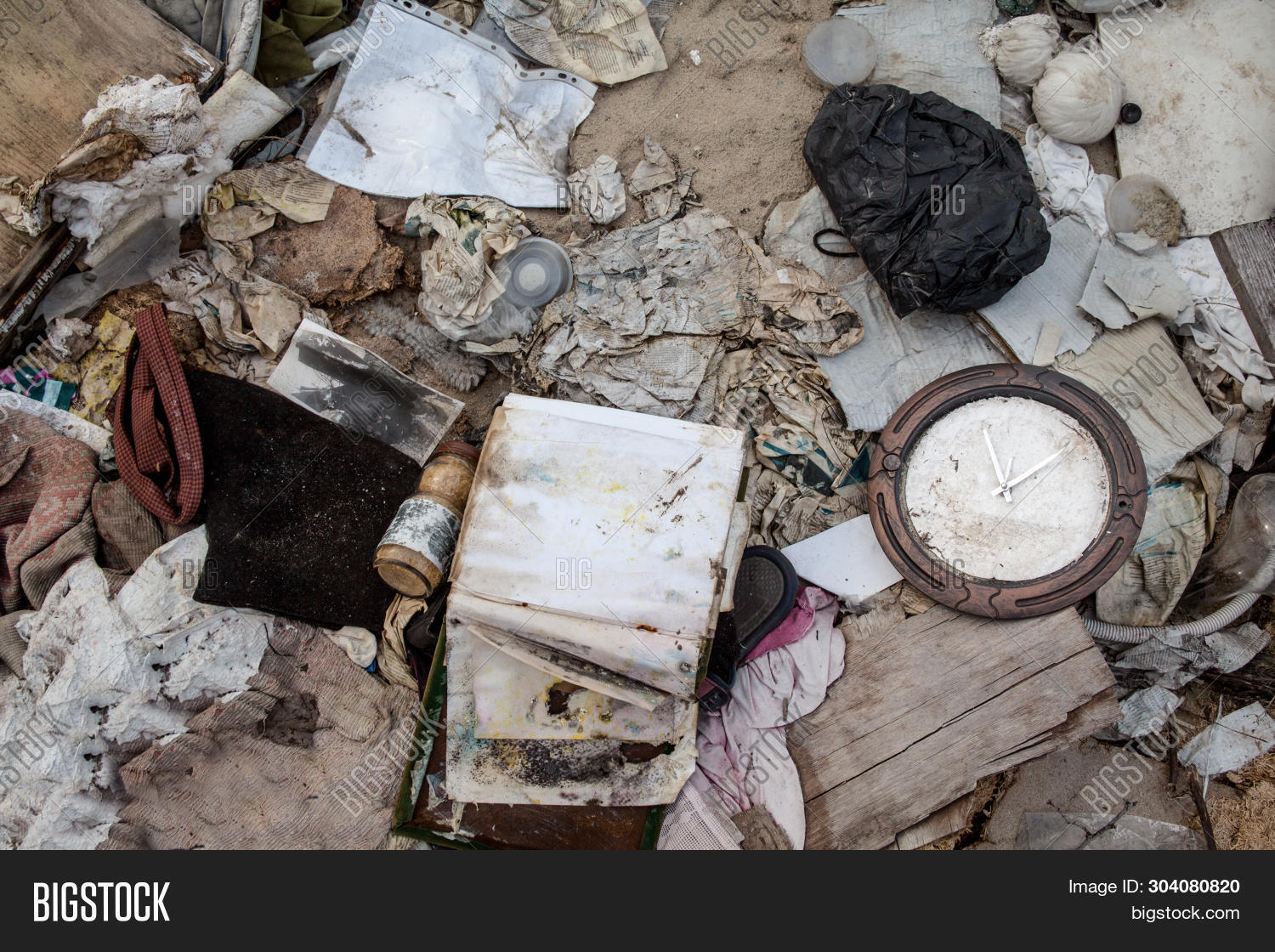 Old Broken Wall Clock Image & Photo (Free Trial) | Bigstock