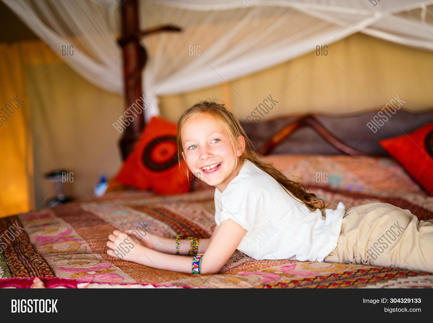 Little Girl Safari Image & Photo (Free Trial) | Bigstock