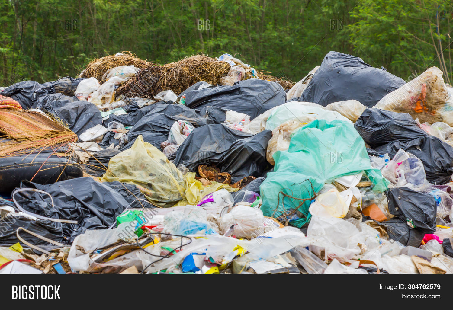 Imagen y foto Garbage Dump Pile (prueba gratis) | Bigstock