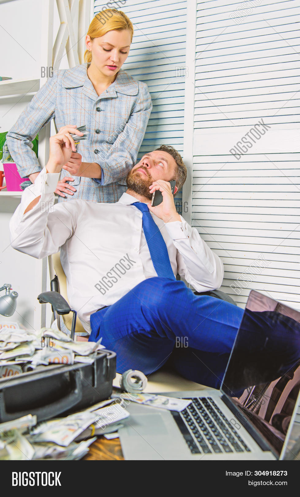 Man Fraudster Speak Image & Photo (Free Trial) | Bigstock