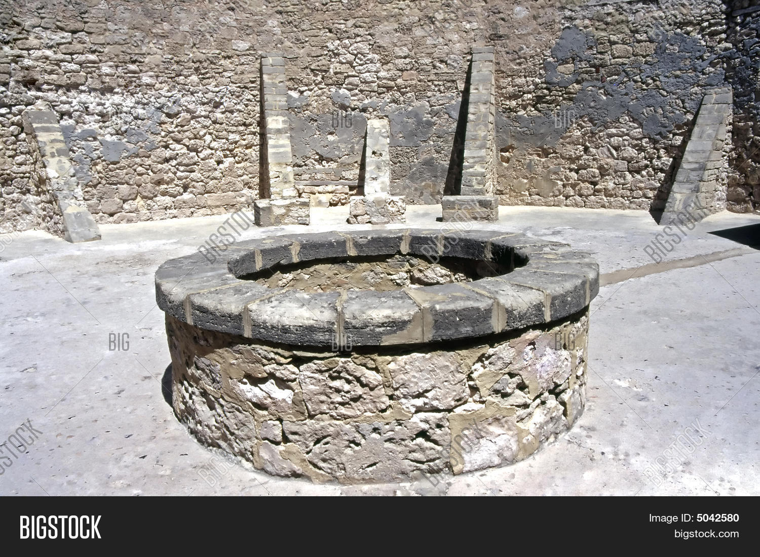 Colonial Well Image & Photo (Free Trial) | Bigstock