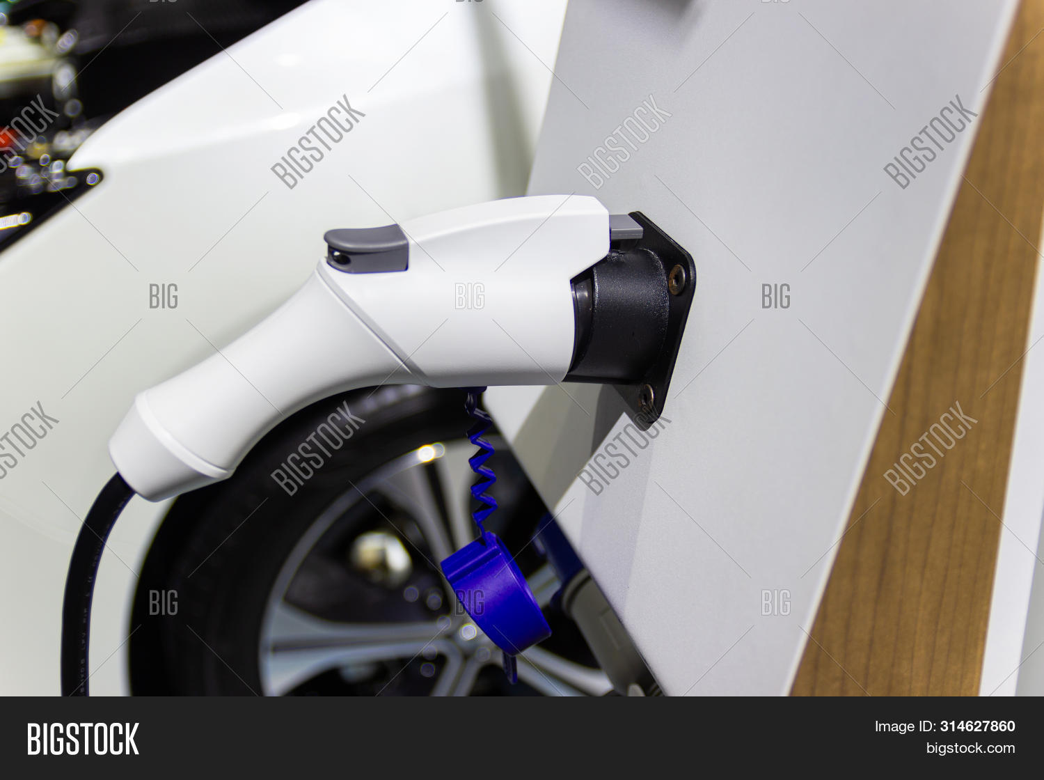 Charging Battery Car Image & Photo (Free Trial) | Bigstock