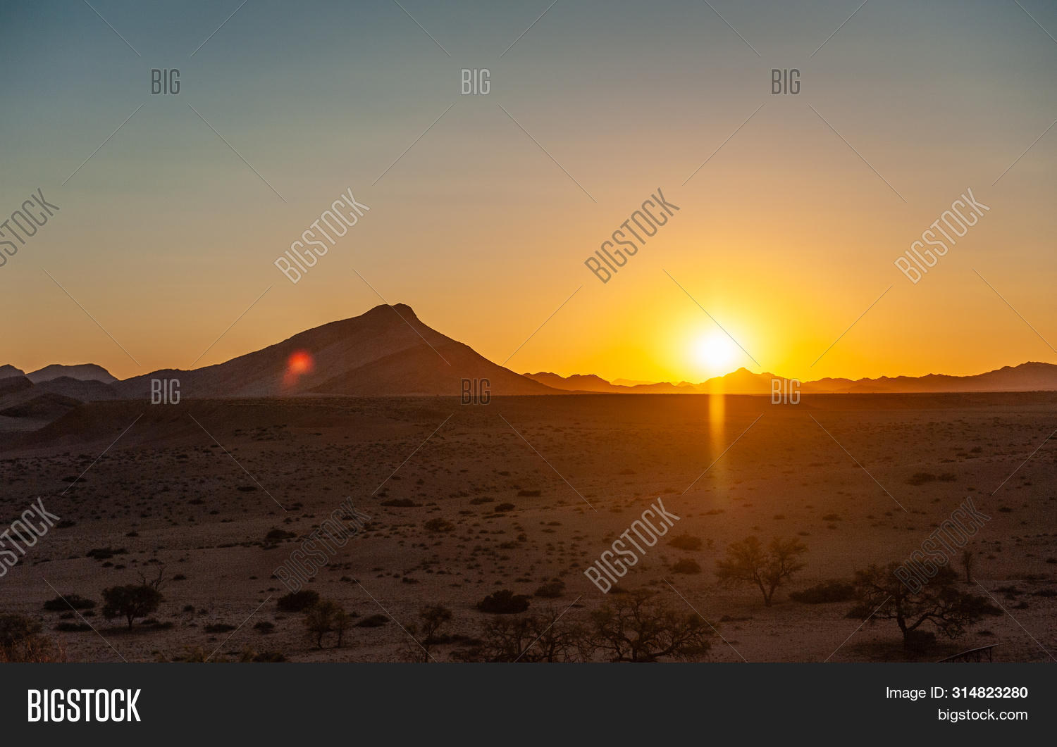 Image et photo de Rsing Sun Above (essai gratuit) | Bigstock