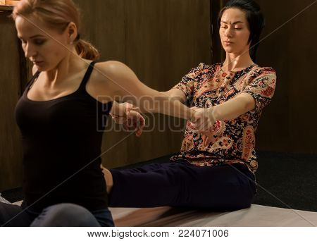 Masseur Massaging Back Image & Photo (Free Trial) | Bigstock