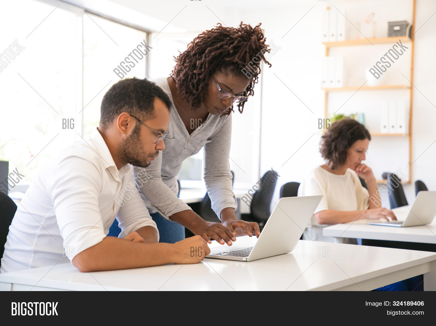 Imagen y foto Instructor Helping (prueba gratis) | Bigstock