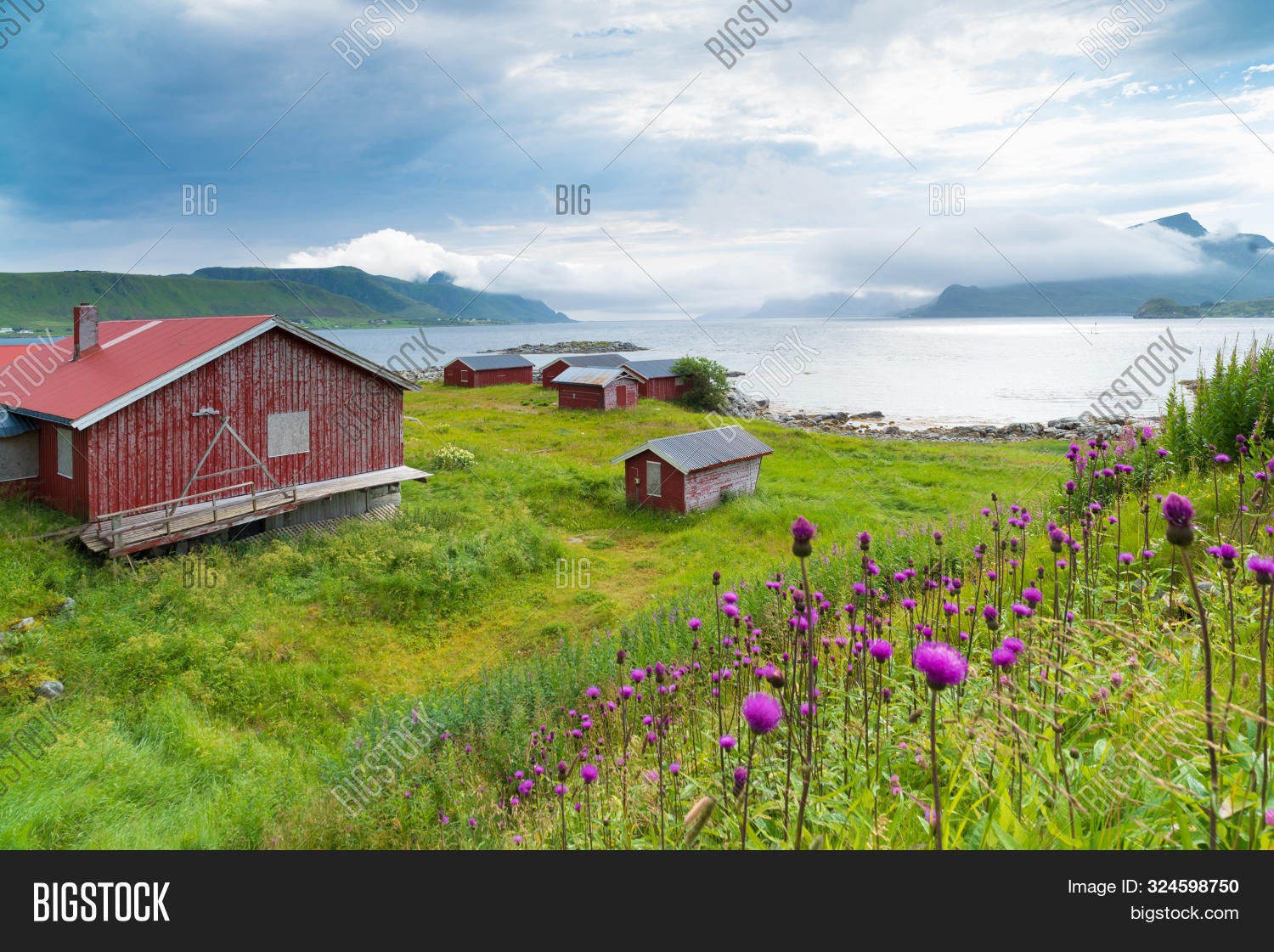 Traditional Red Image & Photo (Free Trial) | Bigstock