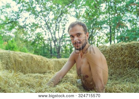 Image et photo de Man On Hay, (essai gratuit) | Bigstock