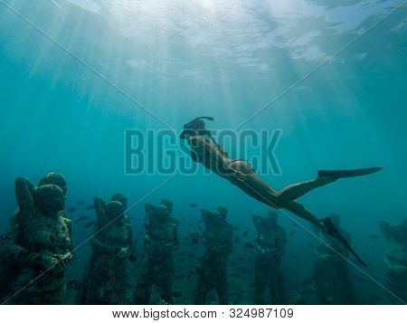 Young Girl Freediving Image & Photo (Free Trial) | Bigstock