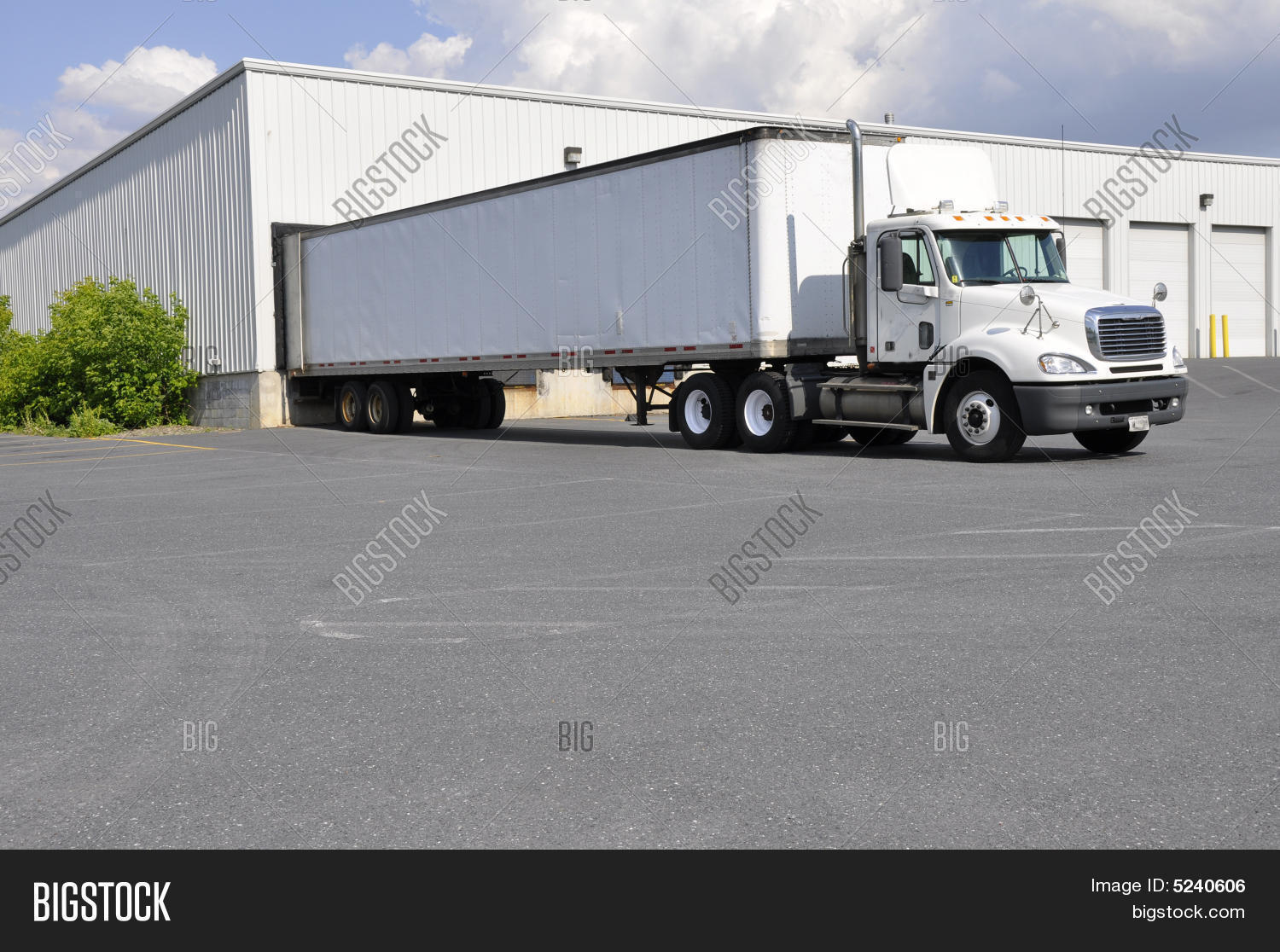 Large Truck Unloading Image & Photo (Free Trial) | Bigstock