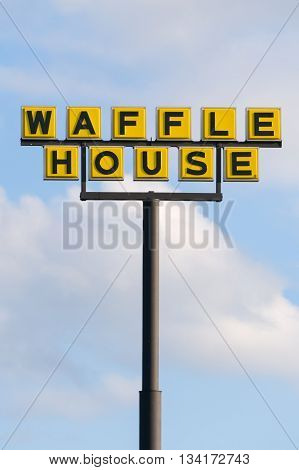 Waffle House Exterior Image & Photo (Free Trial) | Bigstock