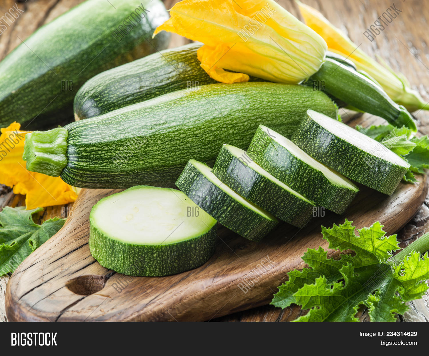 Imagen y foto Zucchini Zucchini (prueba gratis) | Bigstock
