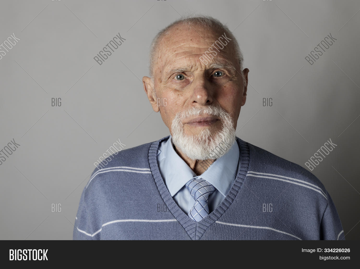 Imagen y foto Old Man Looking (prueba gratis) | Bigstock