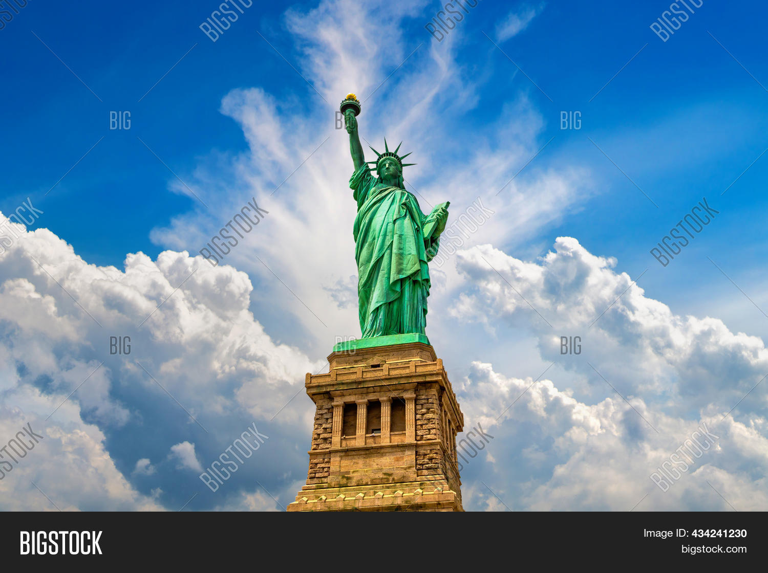 Statue Liberty 图片和照片（免费试用） | Bigstock