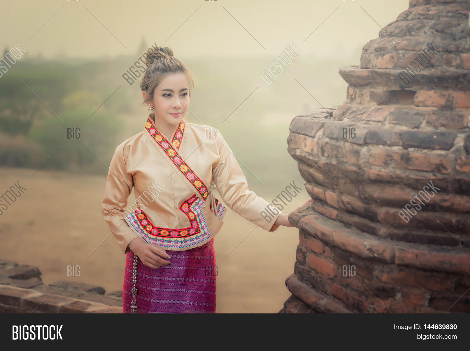 Beautiful Girl Myanmar Image & Photo (Free Trial) | Bigstock