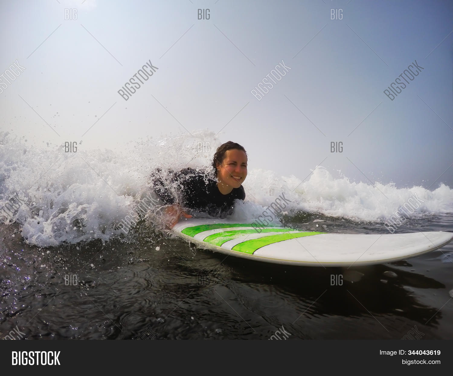 Female Beginner Surfer Image & Photo (Free Trial) | Bigstock