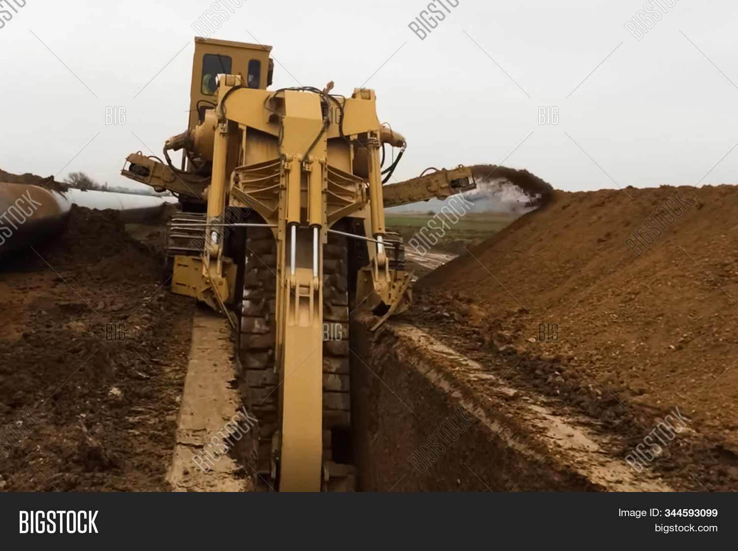 Soil-cutting 이미지 및 사진(무료 체험) | Bigstock
